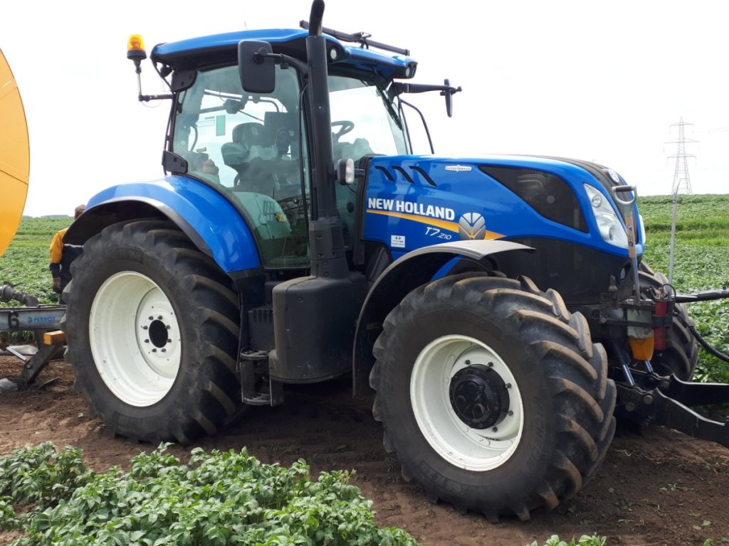 New Holland T7.210 Auto Command | GCB Agricultural Machinery